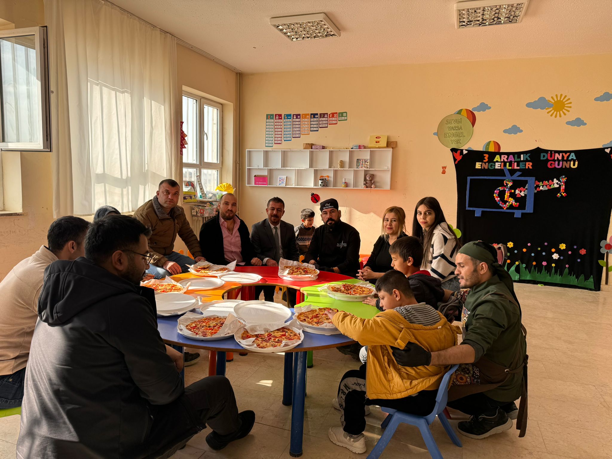 Suruç Belediyesi’nden 3 Aralık Dünya Engelliler Günü’nde Pizza İkramı ...