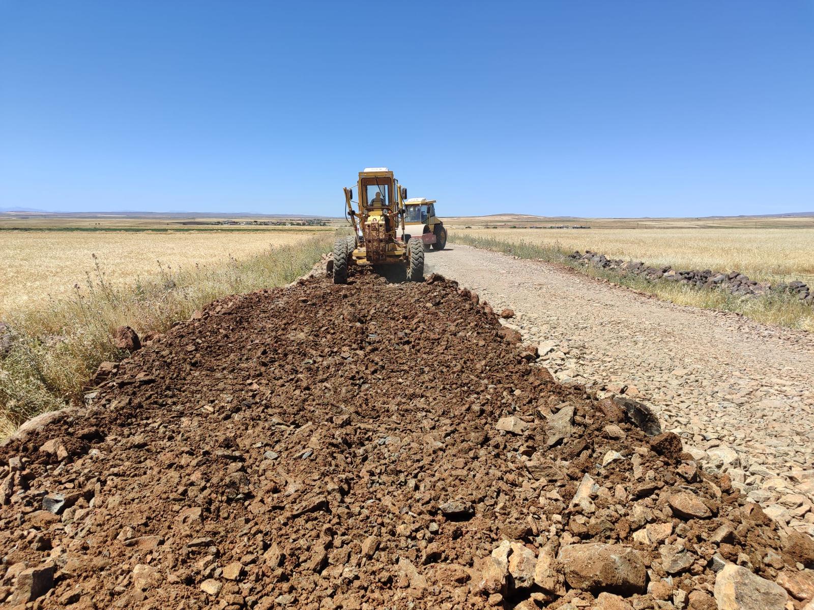 Şanlıurfa Büyükşehir'den Siverek kırsalında stabilize yol çalışması ...