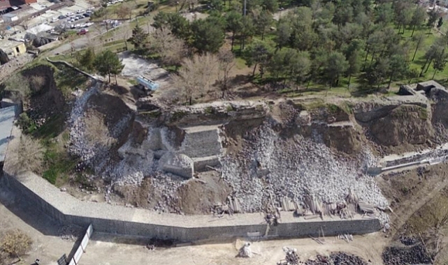 "Asrın felaketi"nde tarihi Siverek Kalesi de hasar gördü - Siverek ...